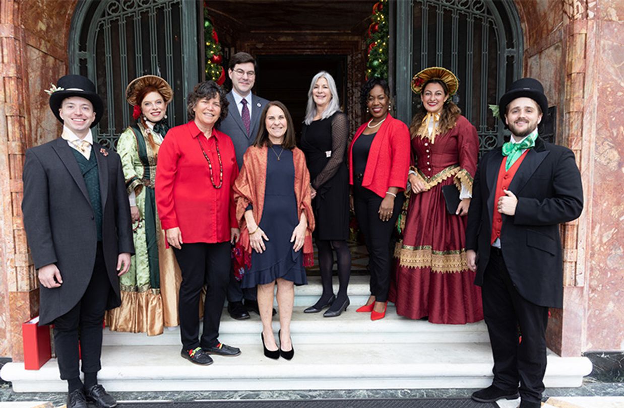 Holiday cheer at the Mount - MSMU